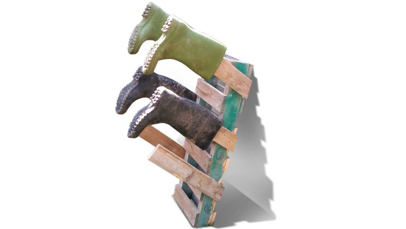 How to make a boot rack from a pallet - Articles - pig333, pig to pork ...